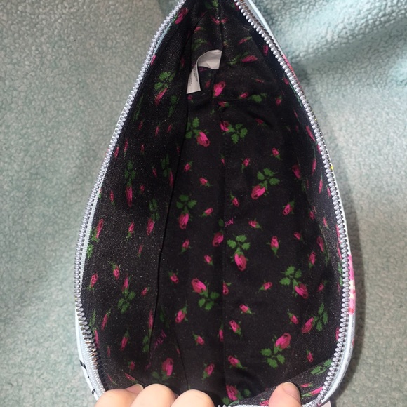 Betsey Johnson | Bags | Betsey Johnson Host Pick Printed Pebble ...